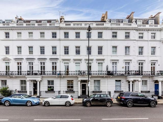 Oakley Street, London SW3 House to rent £2,350 pcm £542 pw