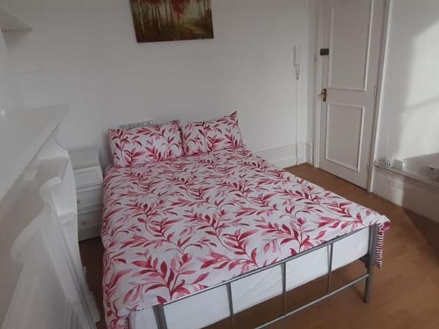 Oakley Street, London SW3, Studio to rent, £1,668 pcm | PrimeLocation