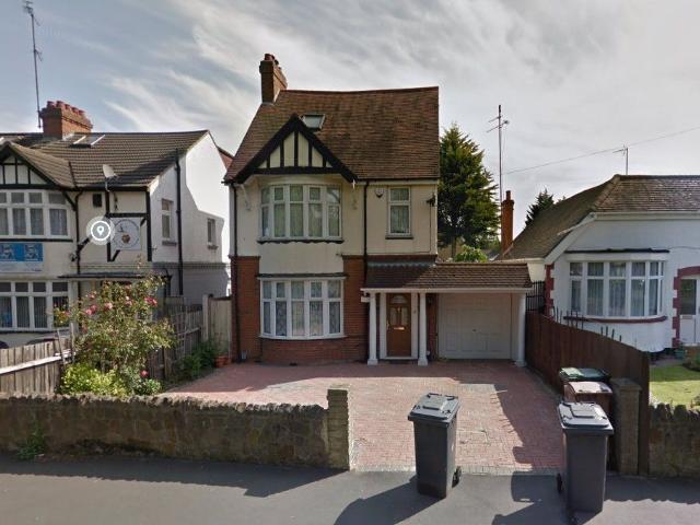 Oakley Road, Leagrave, Luton LU4, 4 bed property to rent, £2,100 pcm | PrimeLocation