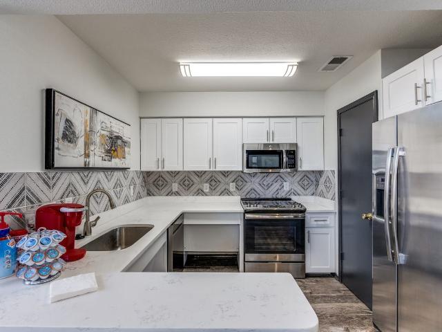 Oaklyn Apartment Homes 2 Bedroom Apartment for Rent at 1600 Heritage Dr, Mckinney, TX 75069