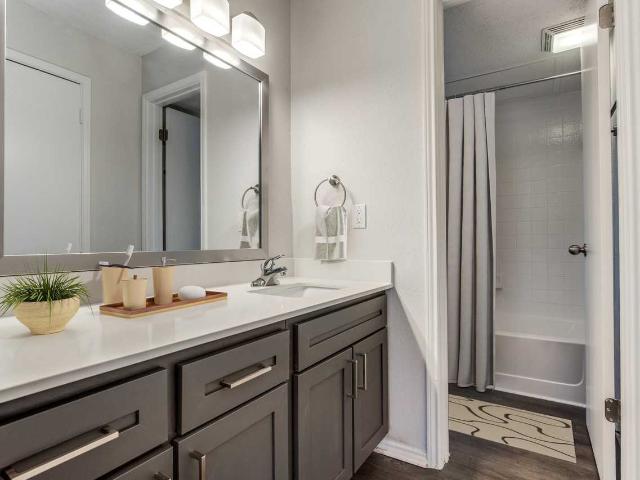 Oaklyn Apartment Homes 2 Bedroom Apartment for Rent at 1600 Heritage Dr, Mckinney, TX 75069