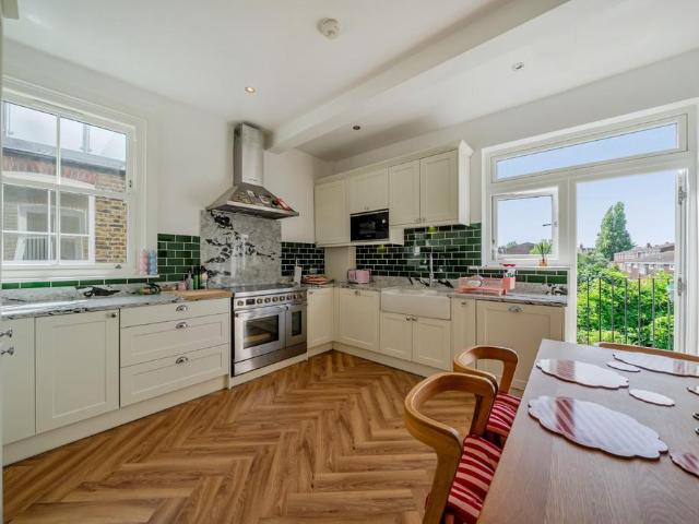 Oakmead Road, Balham, London, SW12 2 bed maisonette to rent £3,250 pcm £750 pw