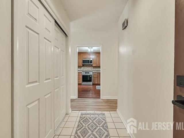 Oakmont Ct, Edison, Condo For Sale