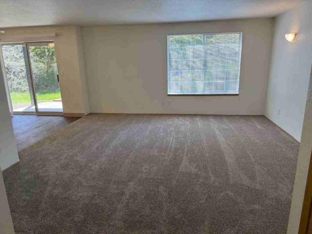 Oakridge 1 Bedroom Apartment for Rent at 2511 Nw Edenbower Blvd, Roseburg, OR 97471