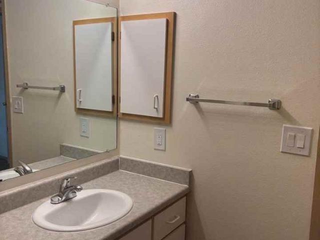 Oakridge 1 Bedroom Apartment for Rent at 2511 Nw Edenbower Blvd, Roseburg, OR 97471