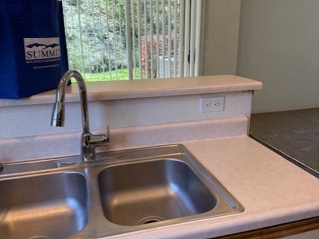 Oakridge 2 Bedroom Apartment for Rent at 2511 Nw Edenbower Blvd, Roseburg, OR 97471