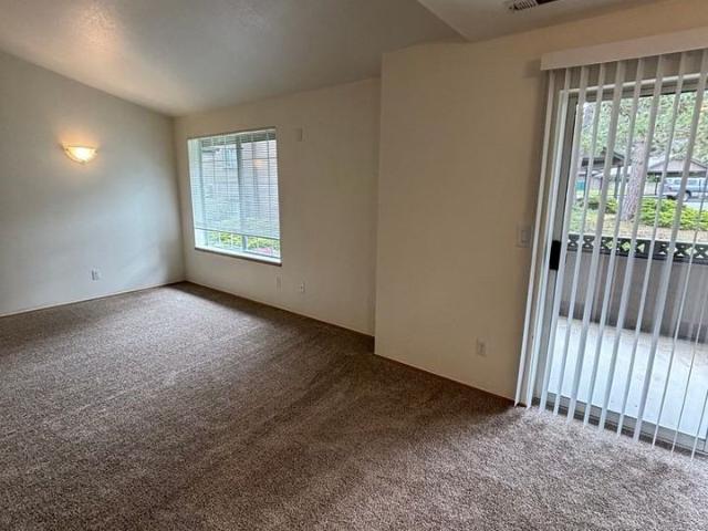 Oakridge 3 Bedroom Apartment for Rent at 2511 Nw Edenbower Blvd, Roseburg, OR 97471