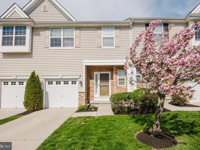 Oakridge Dr, Mount Royal, Home For Sale