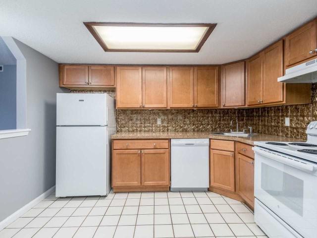 Oakridge Estates 2 Bedroom Apartment for Rent at 72 Oakridge Dr, West Seneca, NY 14224