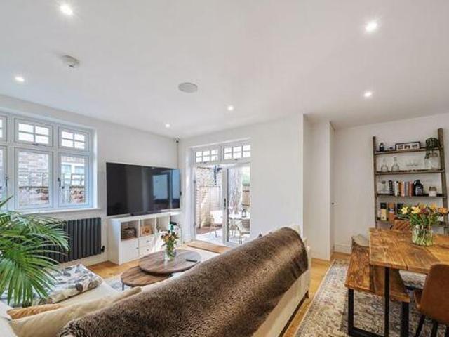 Oakridge Mansions, Foxley Lane, 2 Bedroom Flat