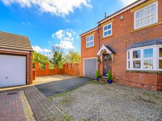 Oakroyd Fold, Leeds, 4 Bedroom Town