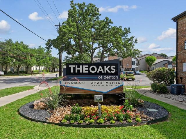 Oaks of Denton 1 Bedroom Apartment for Rent at 425 Bernard St, Denton, TX 76201