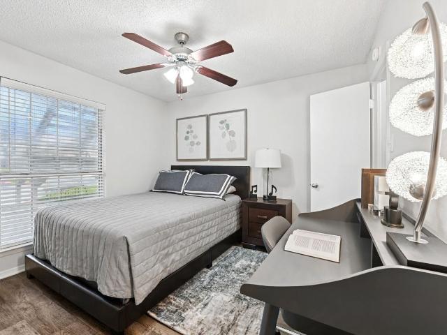 Oaks of Denton 1 Bedroom Apartment for Rent at 425 Bernard St, Denton, TX 76201