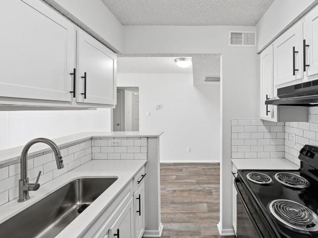 Oaks of Denton 2 Bedroom Apartment for Rent at 425 Bernard St, Denton, TX 76201