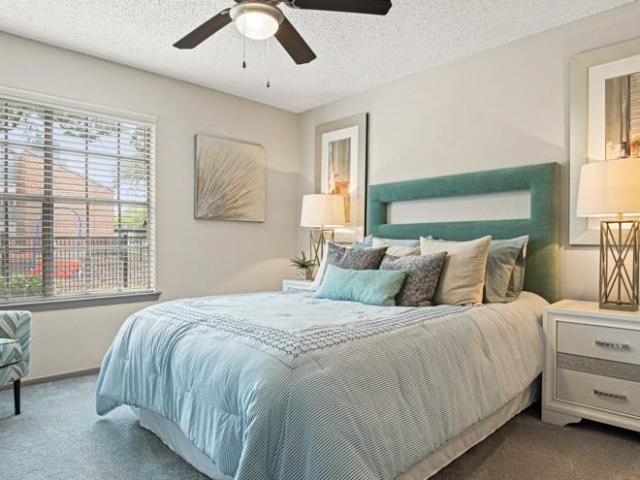 Oaks of Lewisville Apartments 1 Bedroom Apartment for Rent at 200 Oak Knoll Cir, Lewisville, TX 75067