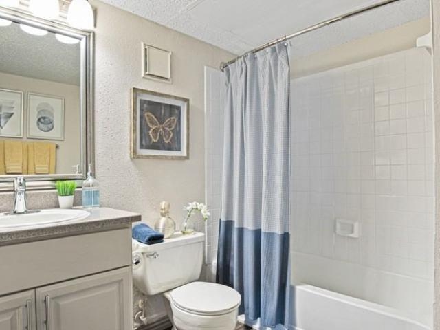 Oaks of Lewisville Apartments 1 Bedroom Apartment for Rent at 200 Oak Knoll Cir, Lewisville, TX 75067