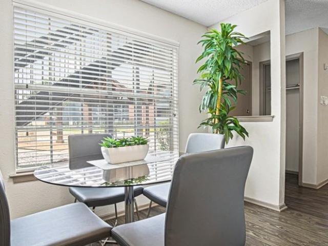 Oaks of Lewisville Apartments 2 Bedroom Apartment for Rent at 200 Oak Knoll Cir, Lewisville, TX 75067
