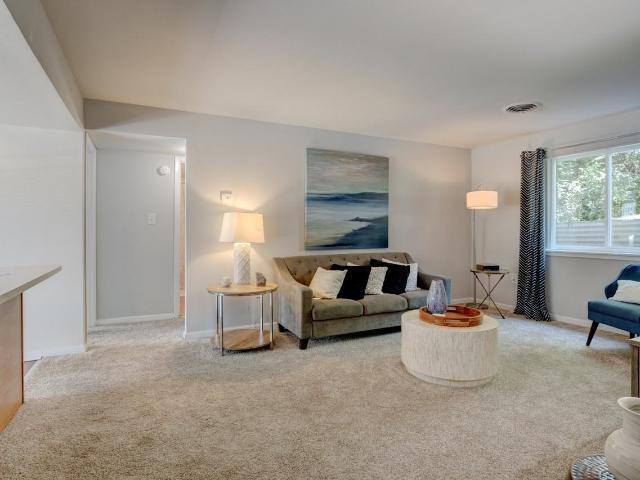 Oaks at Oxon Hill 3 Bedroom Apartment for Rent at 5400 Livingston Ter, Oxon Hill, MD 20745 Oxon Hill Glassmanor