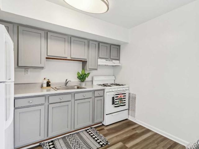 Oaks at Oxon Hill 3 Bedroom Apartment for Rent at 5400 Livingston Ter, Oxon Hill, MD 20745 Oxon Hill Glassmanor