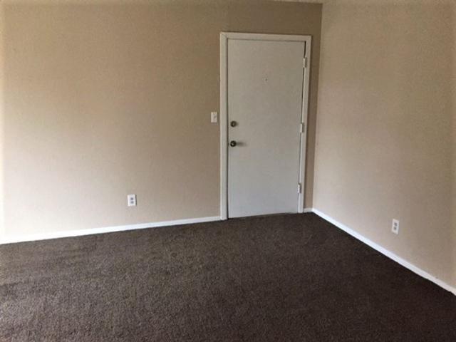 Oaks at Canterbury 4 Bedroom Apartment for Rent at 4 W Canterbury Ct, Ottawa, KS 66067