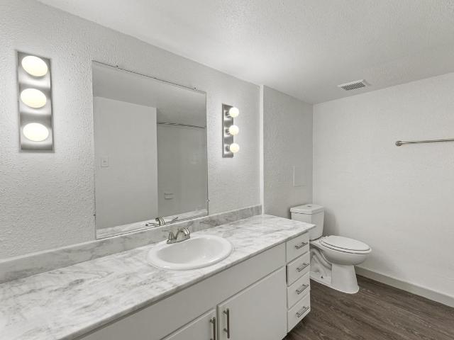 Oaks at Spring Valley 2 Bedroom Apartment for Rent at 740 W Spring Valley Rd, Richardson, TX 75080