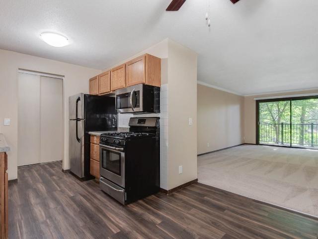 Oaks Braemar 2 Bedroom Apartment for Rent at 7150 Cahill Rd, Edina, MN 55439 Edina