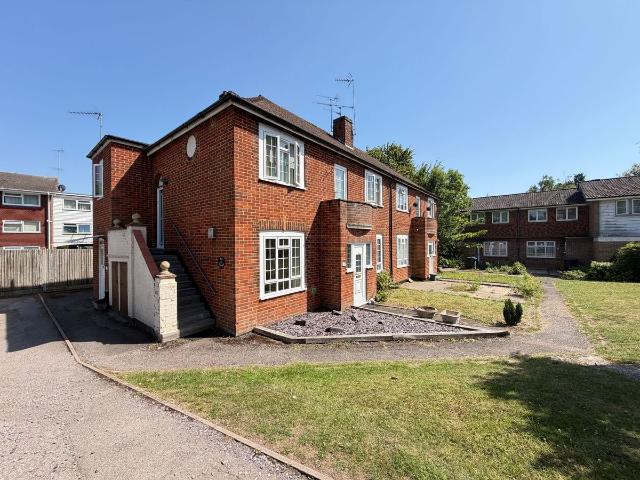 Oaks Close, Oaks Court Oaks Close KT22, 2 bed maisonette to rent, £1,550 pcm | PrimeLocation