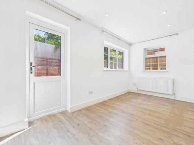 Oaks Drive, Lexden