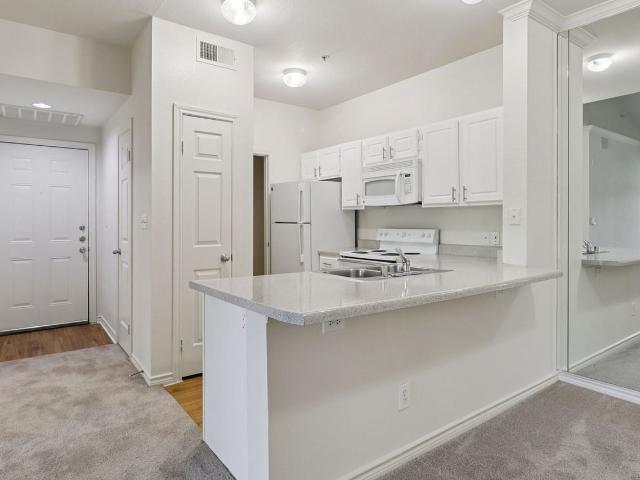 Oaks Hackberry Creek 1 Bedroom Apartment for Rent at 6901 State Highway 161, Irving, TX 75039