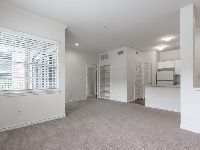 Oaks Hackberry Creek 2 Bedroom Apartment for Rent at 6901 State Highway 161, Irving, TX 75039