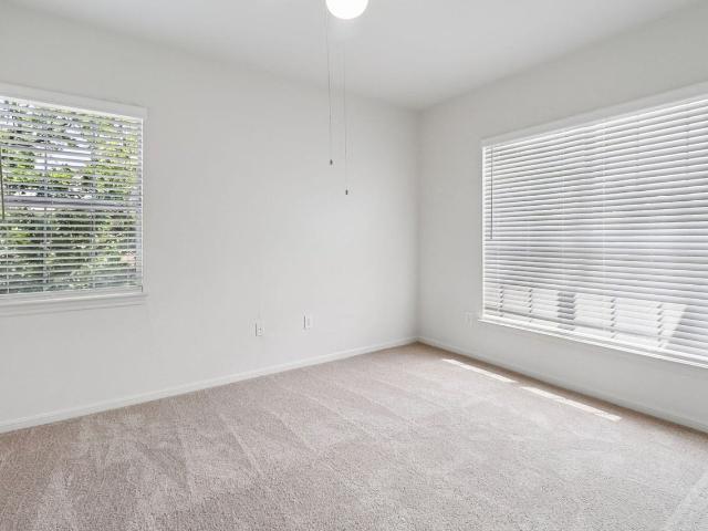 Oaks Hackberry Creek 2 Bedroom Apartment for Rent at 6901 State Highway 161, Irving, TX 75039