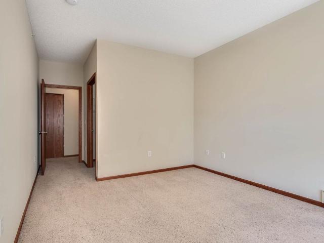Oaks Hiawatha Station 1 Bedroom Apartment for Rent at 4540 Snelling Ave, Minneapolis, MN 55406 Hiawatha