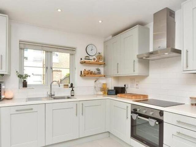 Oaks Lane, Great Bookham, 2 Bedroom Ground