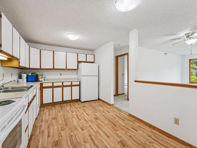 Oaks Lincoln Apartments 1 Bedroom Apartment for Rent at 5200 Lincoln Dr, Edina, MN 55436