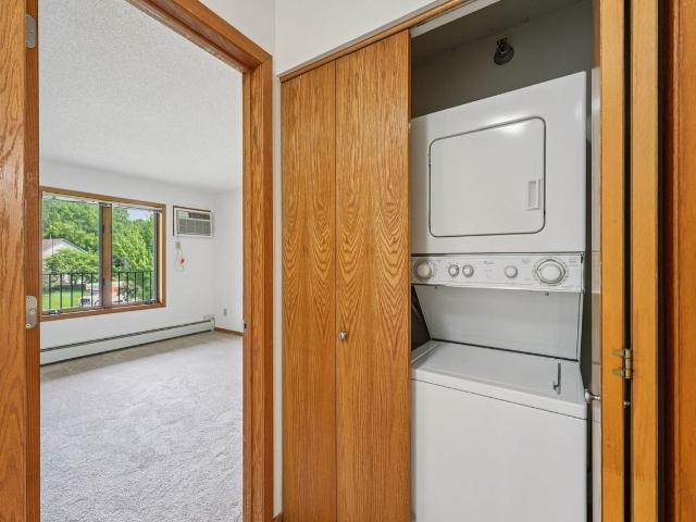 Oaks Lincoln Apartments 2 Bedroom Apartment for Rent at 5200 Lincoln Dr, Edina, MN 55436