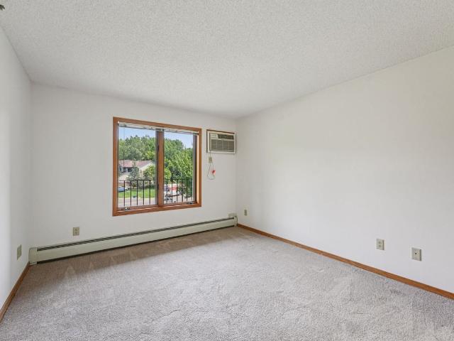 Oaks Lincoln Apartments 3 Bedroom Apartment for Rent at 5200 Lincoln Dr, Edina, MN 55436