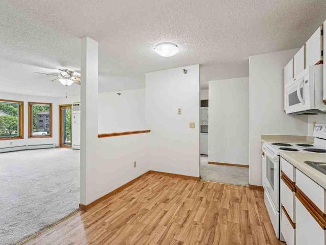 Oaks Lincoln Apartments 3 Bedroom Apartment for Rent at 5200 Lincoln Dr, Edina, MN 55436