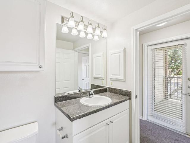 Oaks Riverchase Apartments 2 Bedroom Apartment for Rent at 777 Fairway Dr, Coppell, TX 75019