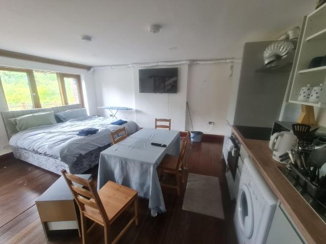 Oaks Road, Croydon CR0, 2 bed flat to rent, £1,300 pcm | PrimeLocation