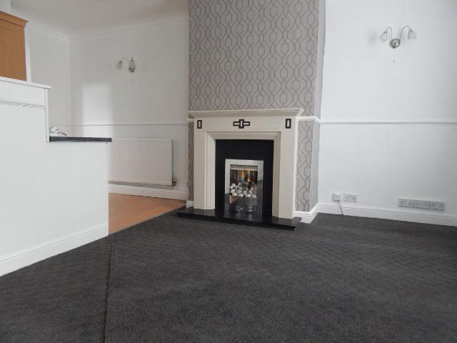 Oaks Road, Batley WF17, 2 bed terraced house to rent, £750 pcm | PrimeLocation