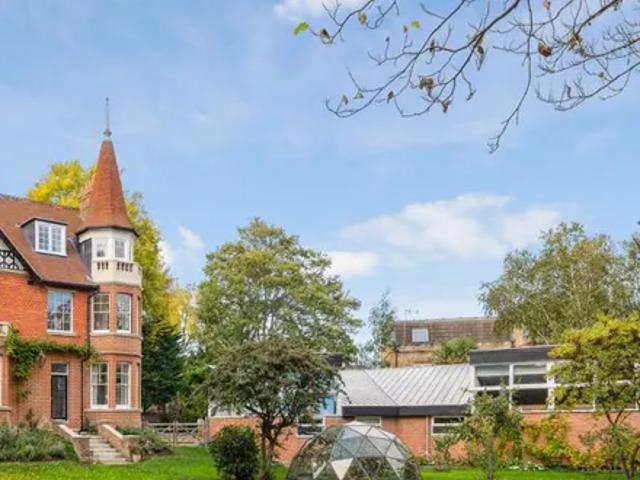 Oarsman Place, Elmbridge, KT8 9HF, United Kingdom | 6 bed house for rent #159440420 | Rentberry