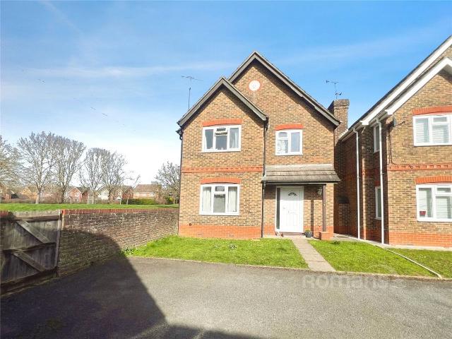 Oast Lane, Aldershot, Hampshire GU11, 4 bed detached house to rent, £2,200 pcm | PrimeLocation