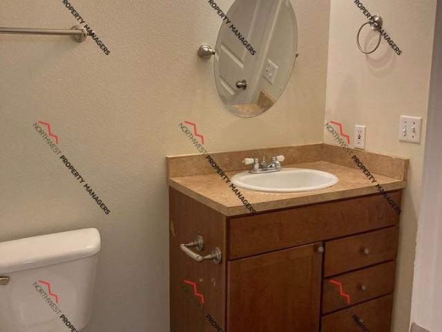 Oasis Apartments 2 Bedroom Apartment for Rent at 2825 Delin St, Tacoma, WA 98402 New Tacoma