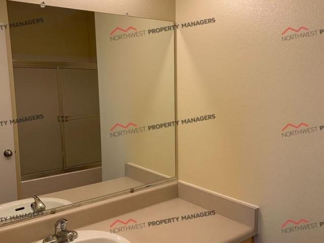 Oasis Apartments 2 Bedroom Apartment for Rent at 2825 Delin St, Tacoma, WA 98402 New Tacoma