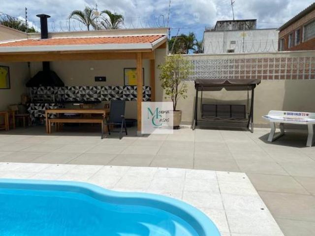 Oásis Ensolarado! Piscina e Churrasqueira em 300m² Ótima localização