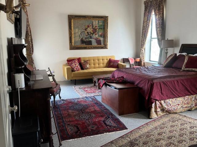 Oasis in middle of 5 acre land