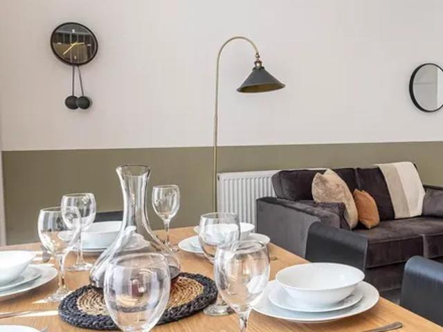 Oasis of Life Centre, London Road, London, CR4 3ND, United Kingdom | 3 bed apartment for rent #110012151 | Rentberry