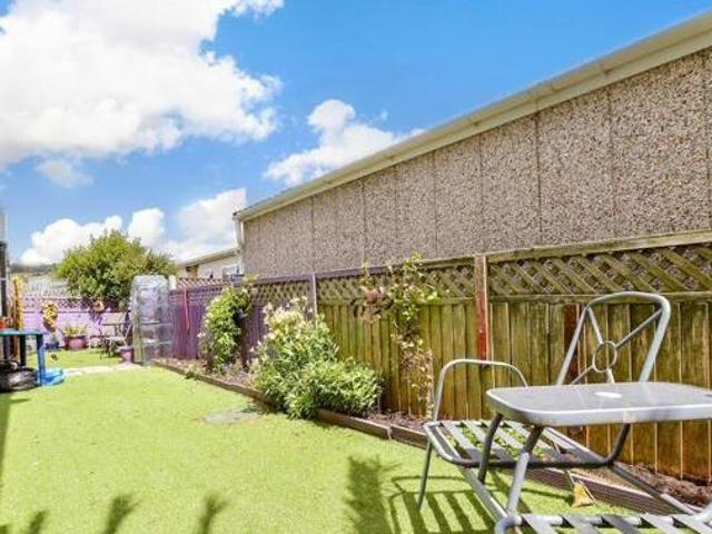 Oatfield Way, Hythe, 2 Bedroom Park