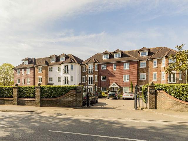 Oatlands Chase, Weybridge KT13, 3 bed flat to rent, £3,250 pcm | PrimeLocation