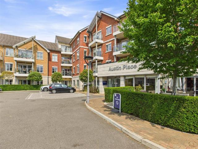 Oatlands Drive, Weybridge 2 bed apartment to rent £1,850 pcm £427 pw